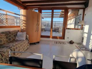 Case in vendita in Via Roma, Pomezia - Immobiliare.it