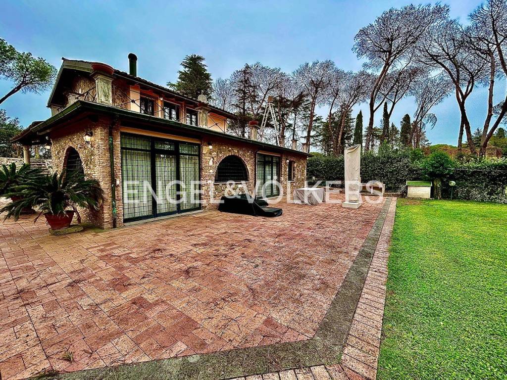 Affitto Villa unifamiliare in via dei Lugari Roma. Ottimo stato, con ...