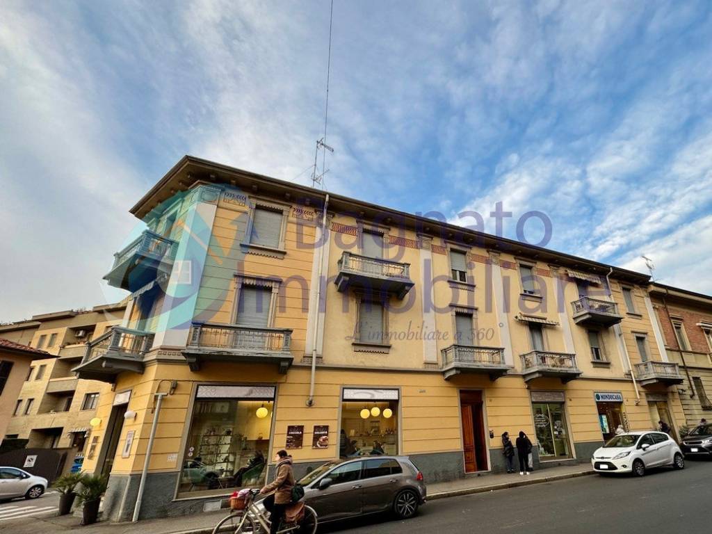Palazzo - Edificio viale Roma 42, Novara, Rif. 114753333 - Immobiliare.it