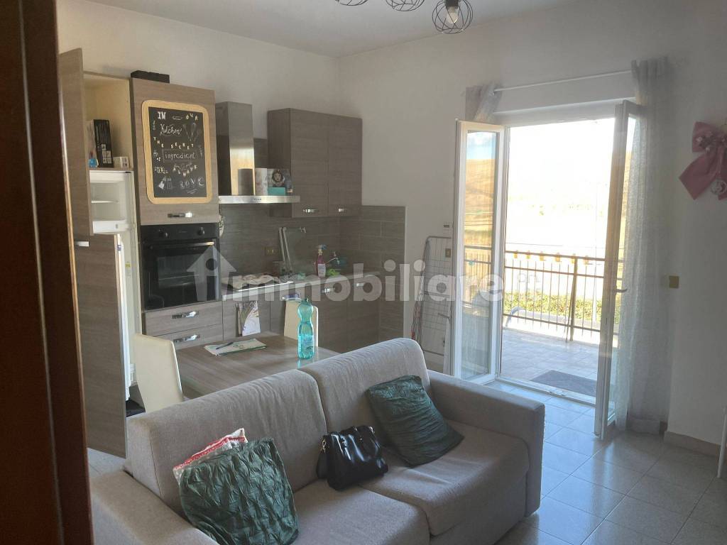 Vendita Appartamento Roma. Bilocale in via di Castel di Leva 362. Buono ...