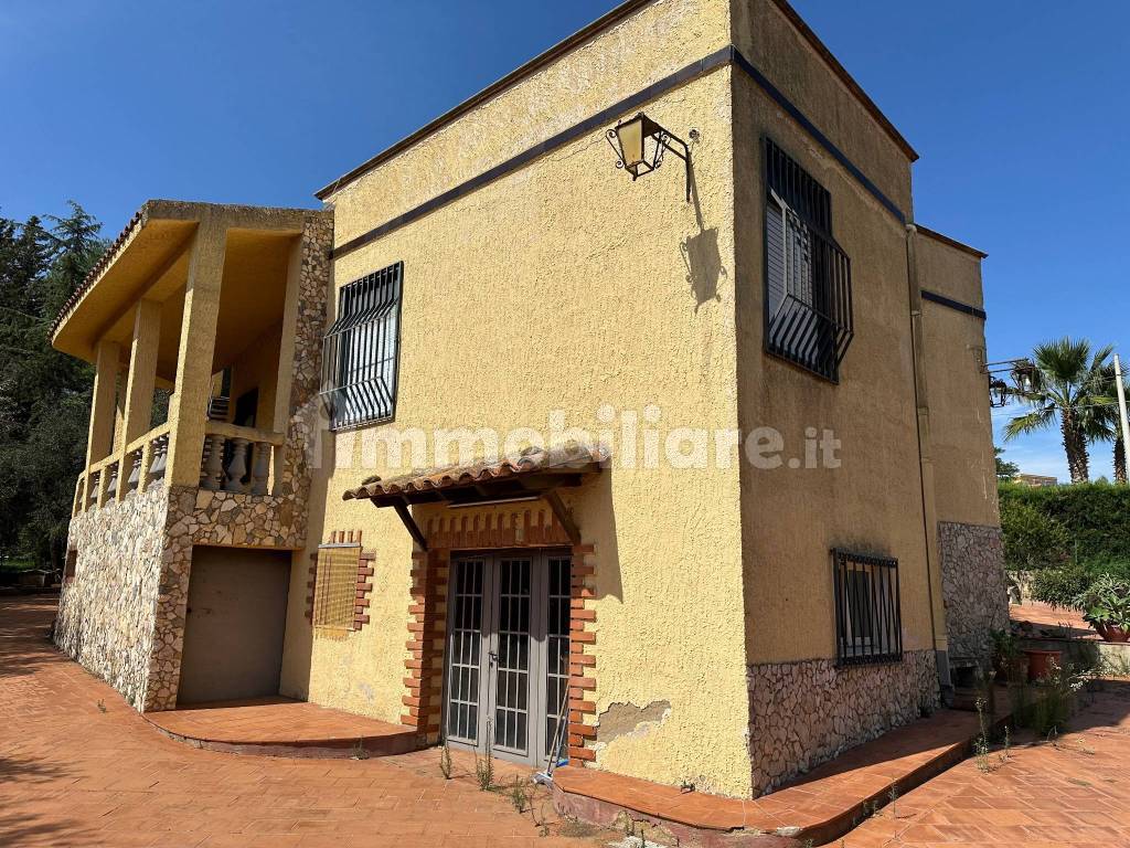 Sale Single family villa in via dei Pini 10 Caltagirone. Good condition ...