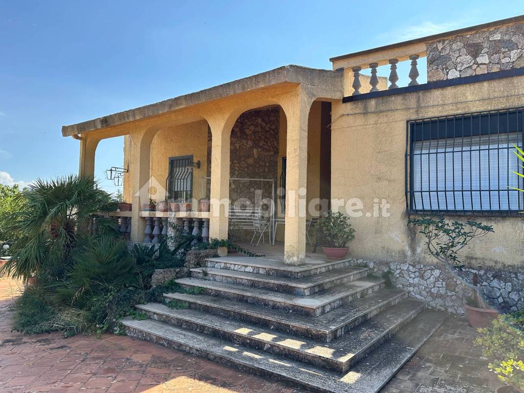 Sale Single family villa in via dei Pini 10 Caltagirone. Good condition ...