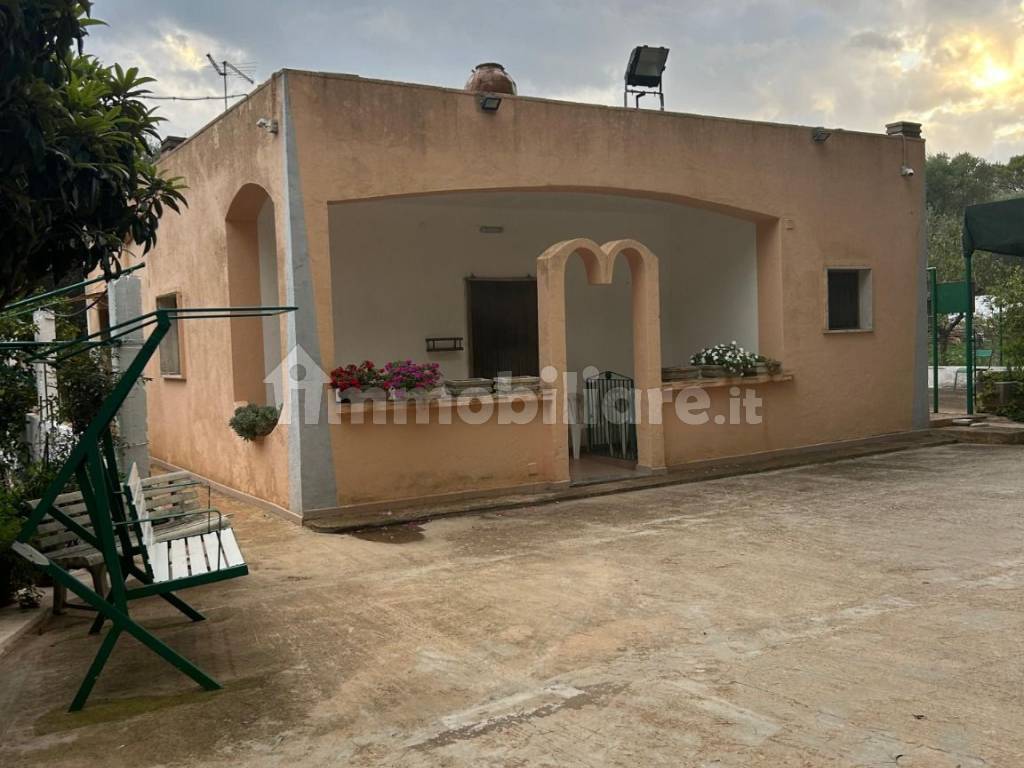 Vendita Villa unifamiliare in via Vitantonio la Sorte 36 Grottaglie. Buono stato, posto auto ...