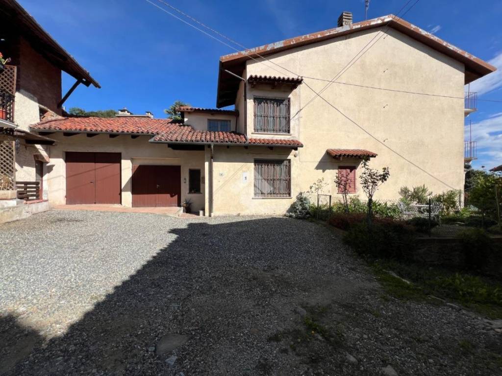 Sale Multi-family detached house in via San Vitale 8 Roppolo. Good ...