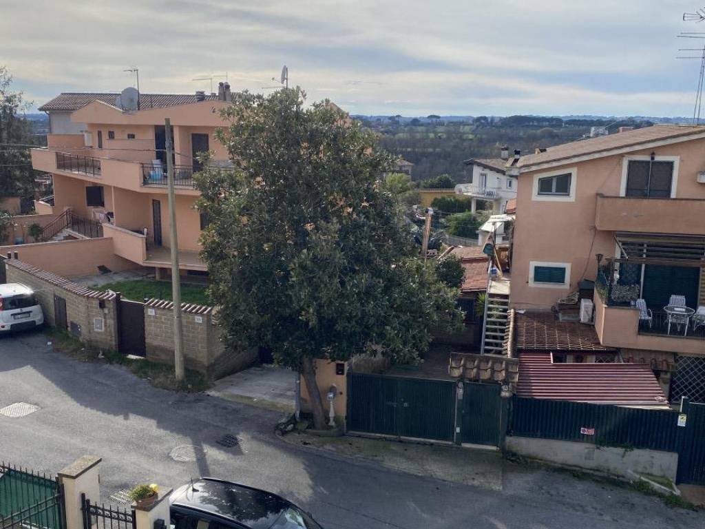 Vendita Villa a schiera in via Monte Cremasco Roma. Ottimo stato, posto ...