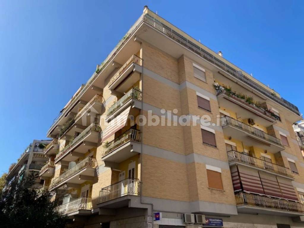 Vendita Appartamento Roma. Trilocale in via Marcello Pucci Boncambi 15 ...