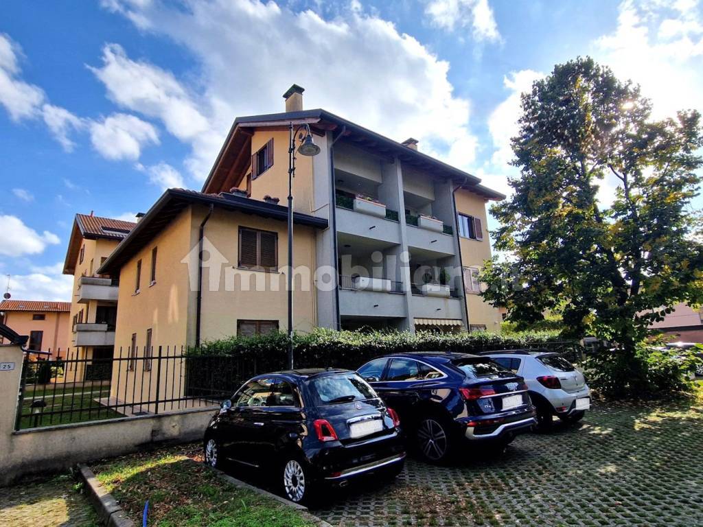 Vendita Attico in via Carlo Rossini 25 Tradate. Ottimo stato, posto ...