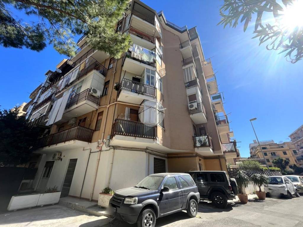 Vendita Appartamento Palermo. Quadrilocale in via Scillato 81. Buono ...