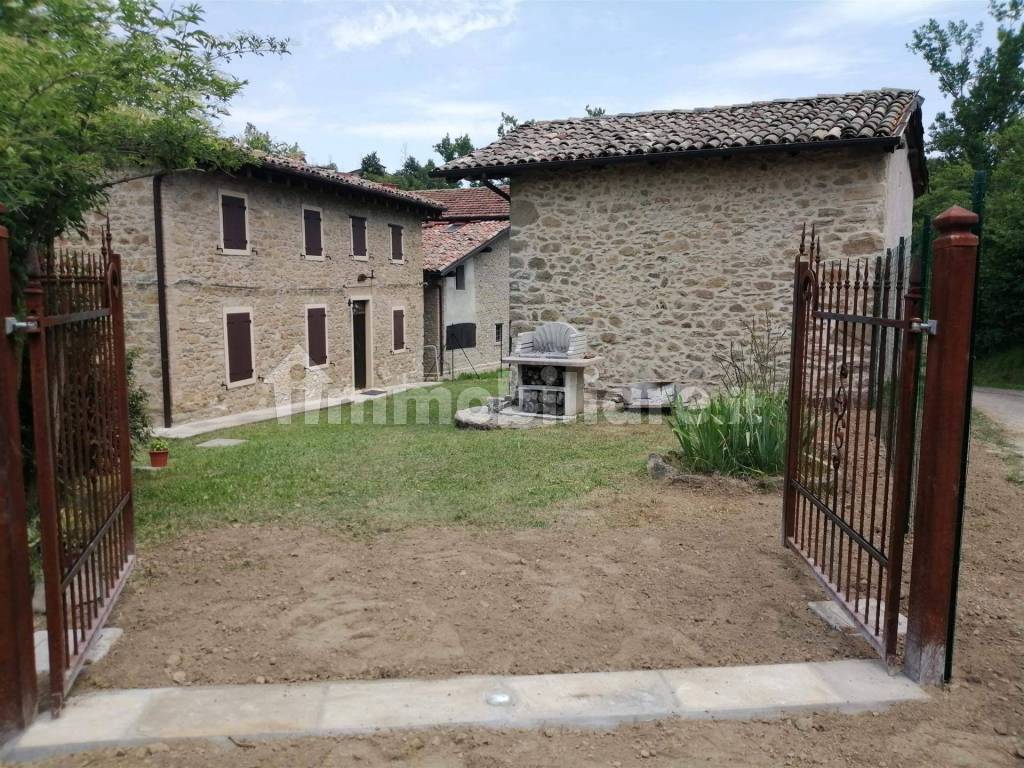 Vendita Rustico in via Canobbi 8 Castel d'Aiano. Buono stato, 262 m² ...