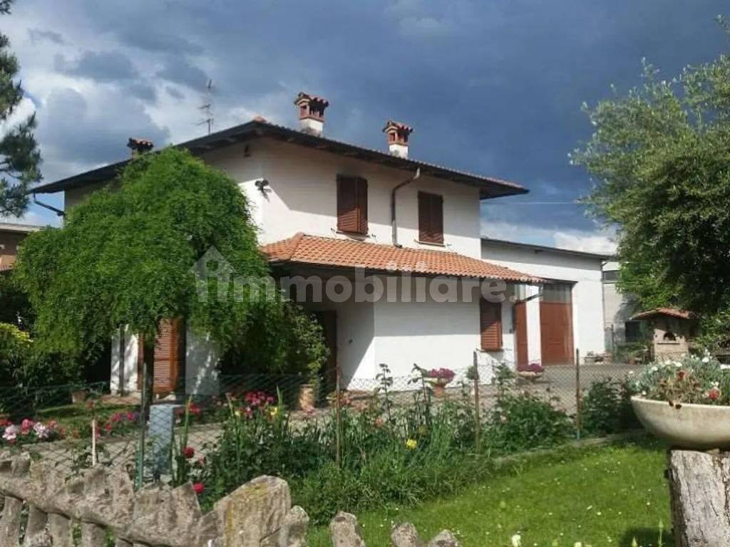 Vendita Villa unifamiliare in via Dei Fabbri San C. Spilamberto. Buono ... Vendita Villa unifamiliare in via Dei Fabbri San C. Spilamberto. Buono ...