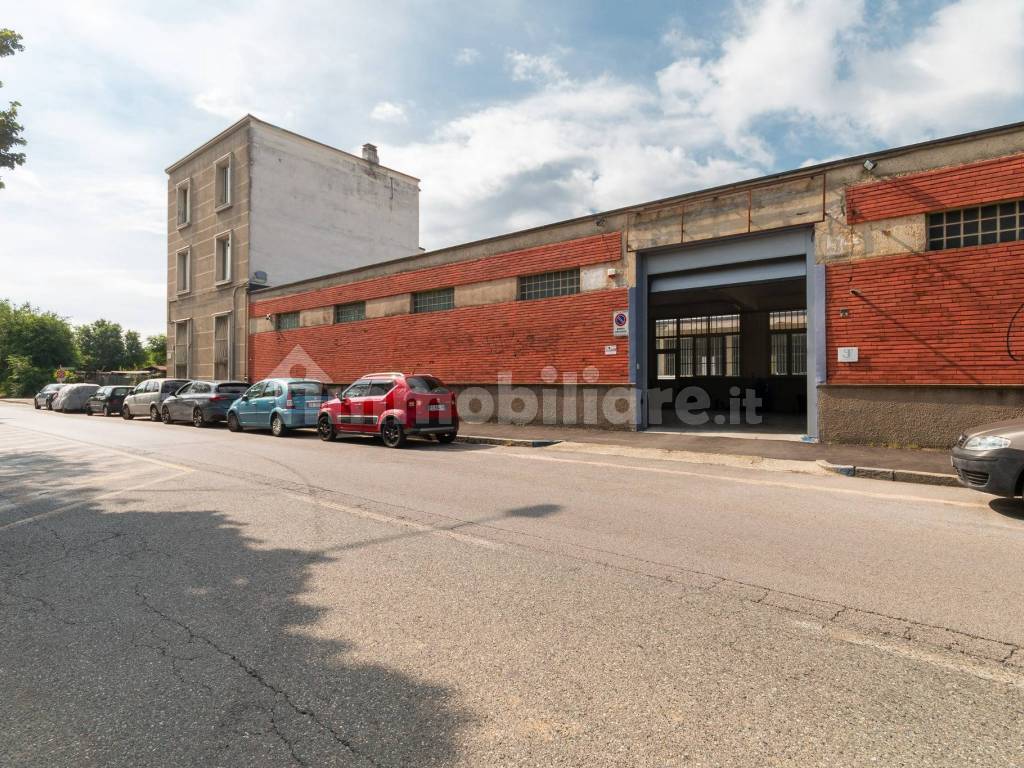 Capannone Strada del Drosso 165, Torino, Rif. 115096159 - Immobiliare.it