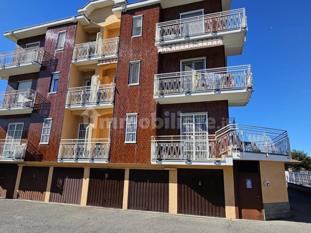 Vendita Appartamento Vermezzo con Zelo. Trilocale in via Giosuè ...