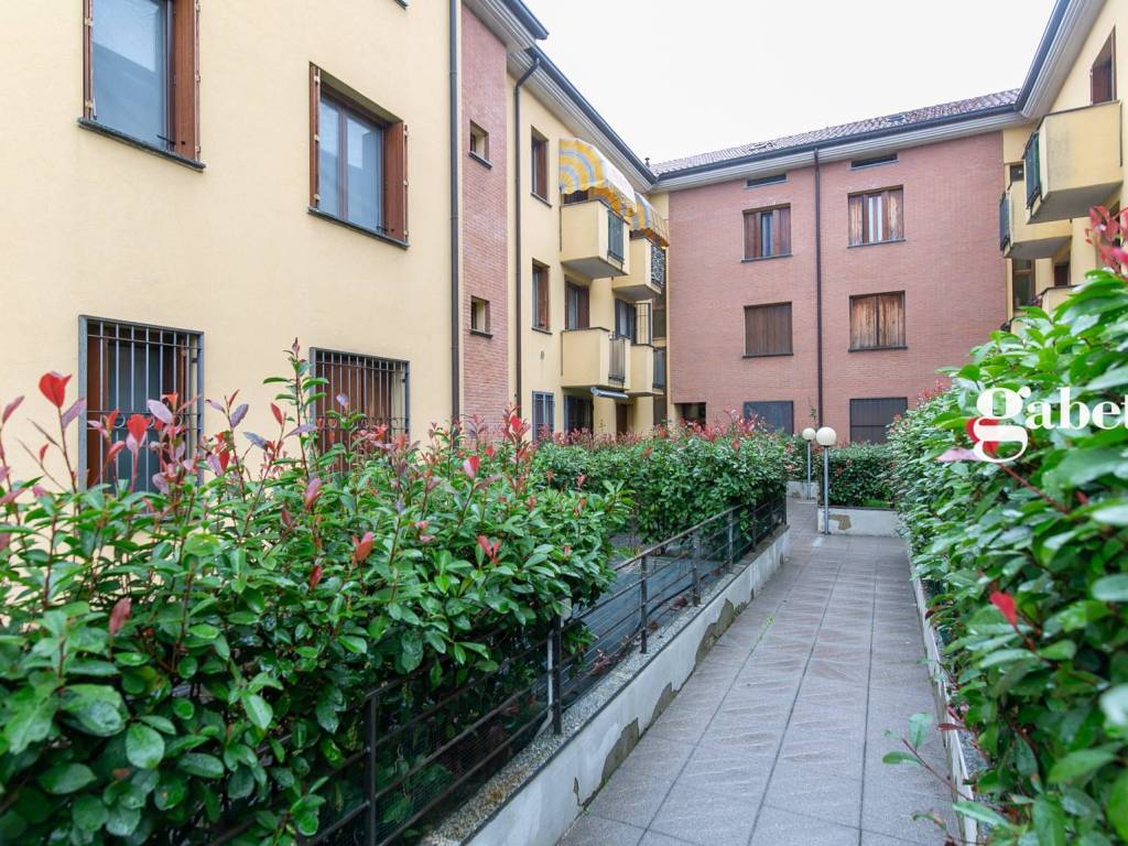 Sale Apartment Agrate Brianza. 3-room flat in via Lecco 166. Excellent ...