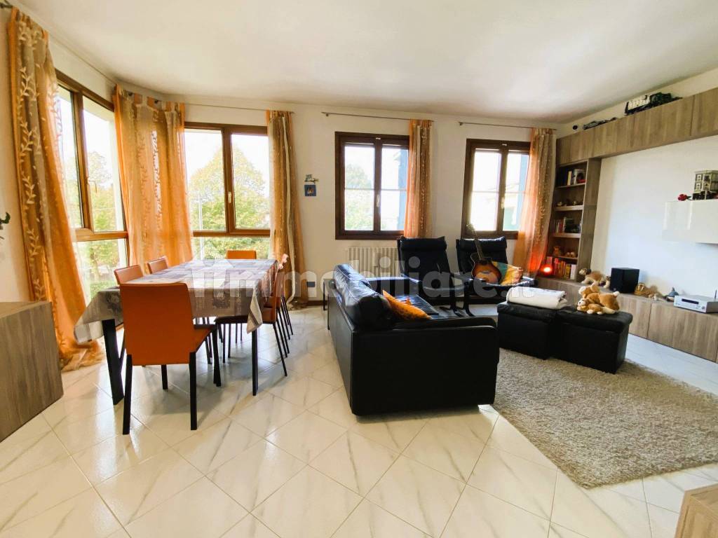 Vendita Appartamento Marcon. Trilocale in piazza 4 Novembre 34. Buono ...