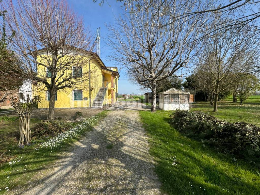 Sale Single-family detached house San Felice sul Panaro. Good condition ...