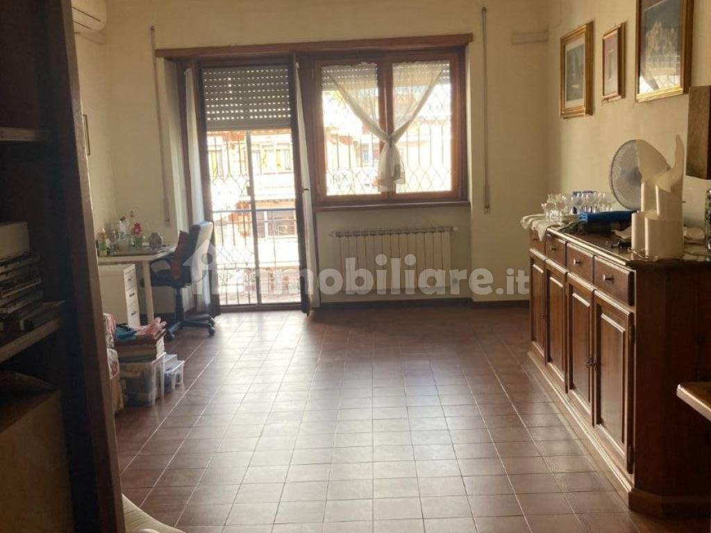Vendita Appartamento Roma. Trilocale in piazza Alberto Alessio. Buono ...