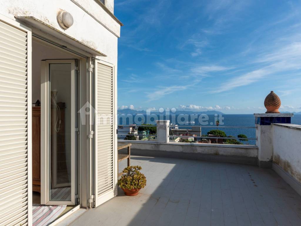 Vendita Villa unifamiliare in via Posillipo 66 Napoli. Buono stato ...