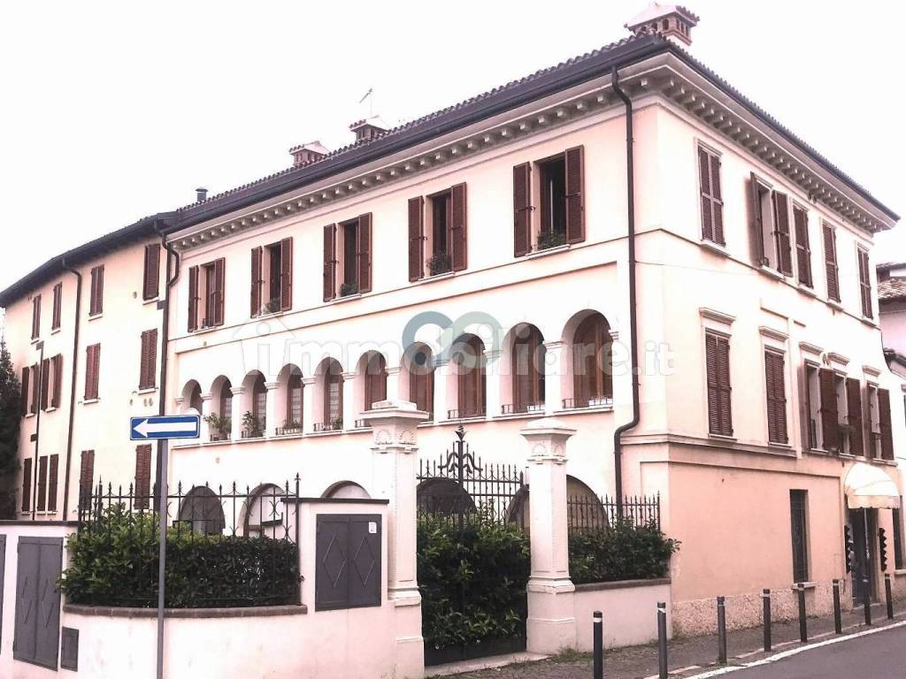 Vendita Appartamento Lonato del Garda. Quadrilocale, Ottimo stato, su più livelli, posto auto ...