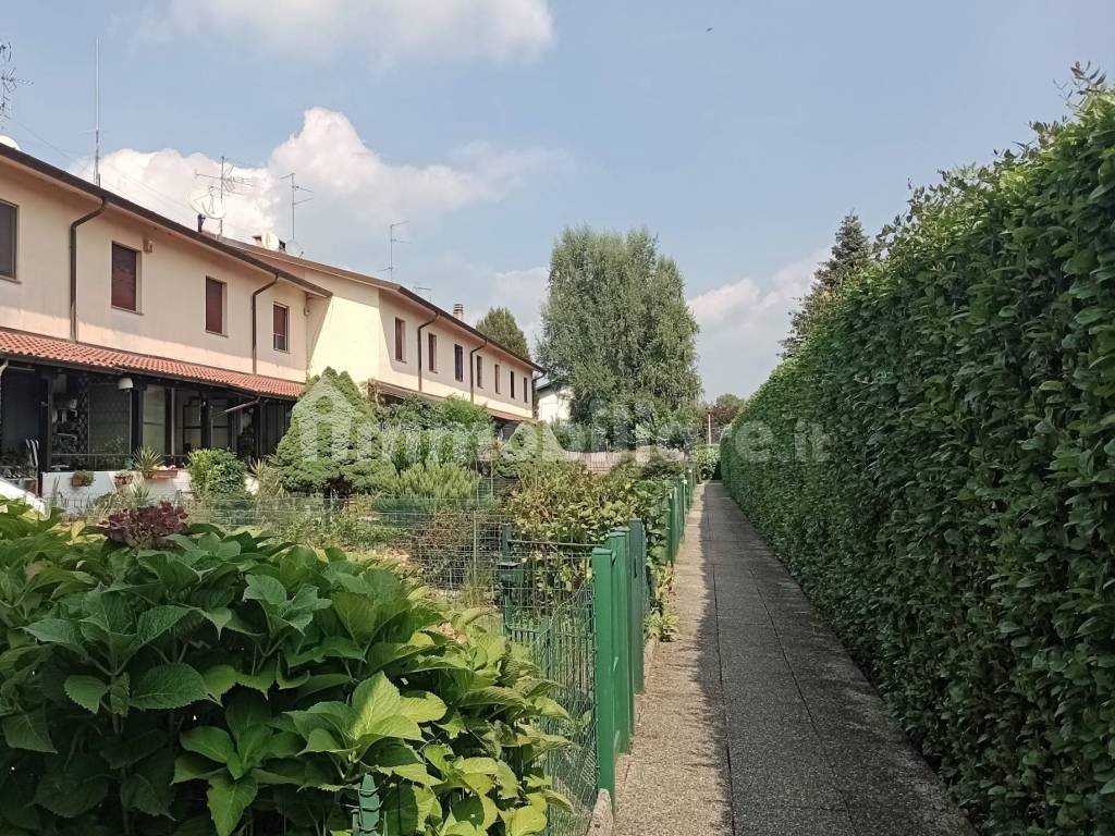 Vendita Villa a schiera in via Italia 5 Bregnano. Buono stato, posto ...