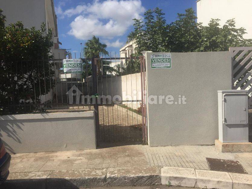 Vendita Appartamento Lecce. Trilocale in via Adriatica. Posto auto, con ...