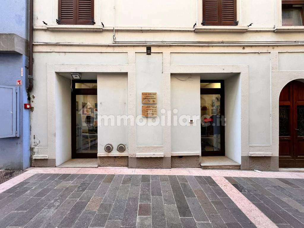 Locale commerciale corso della Repubblica 11, Gardone Riviera, Rif ...