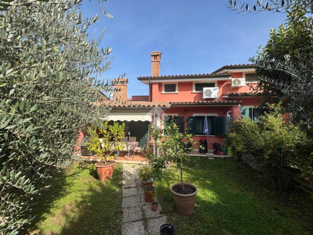 Sale Multi-family villa in via Sterpareti 1 Morlupo. Excellent ...
