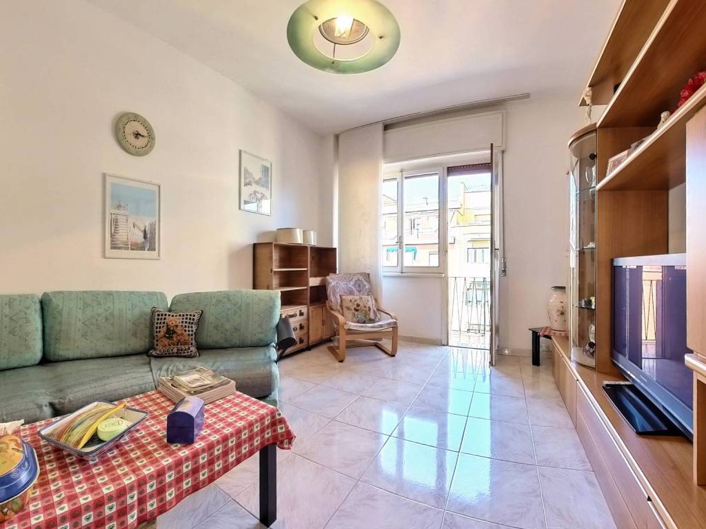 Vendita Appartamento in piazza Insubria 11. Milano. Buono stato, quinto ...