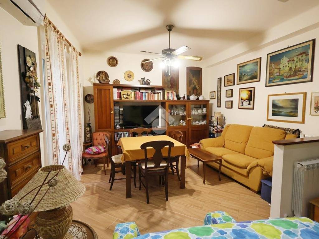 Sale Apartment Trieste. 3-room flat, Good condition, first floor, with ...
