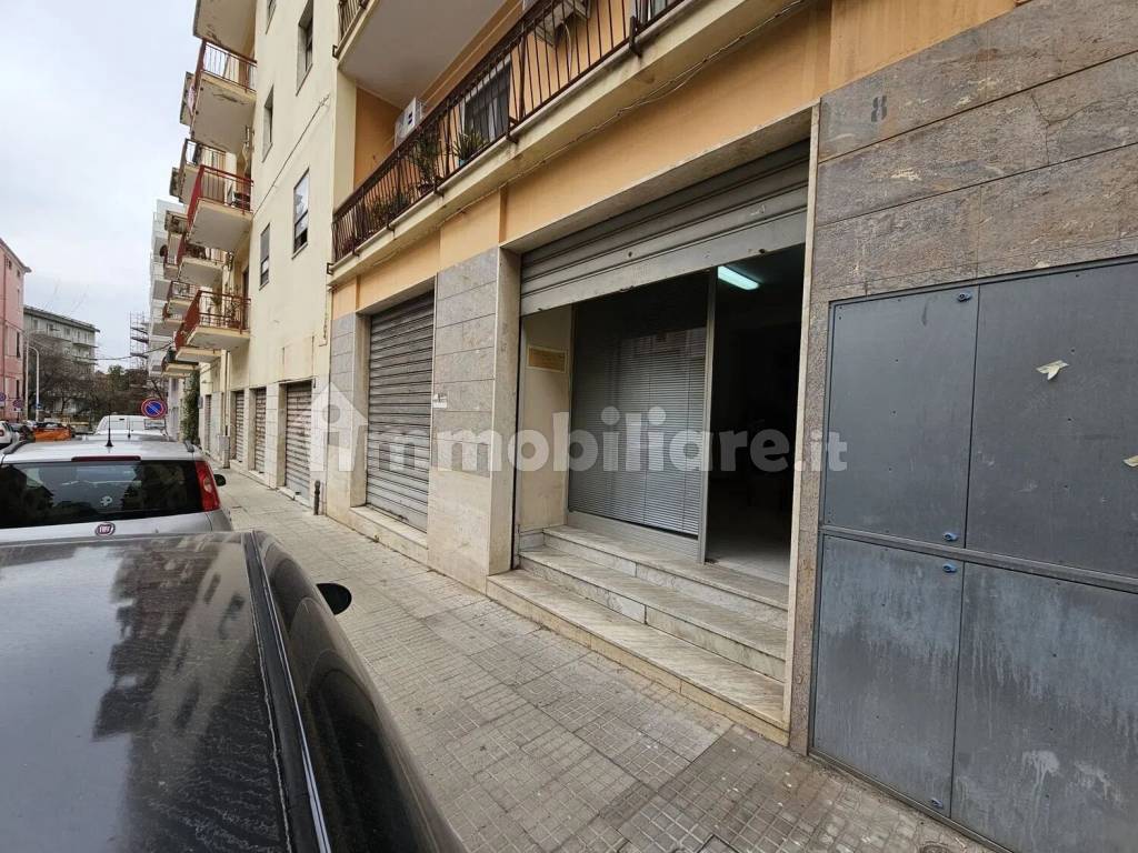 Locale commerciale via Carso, 8, Sassari, Rif. 115380197 - Immobiliare.it