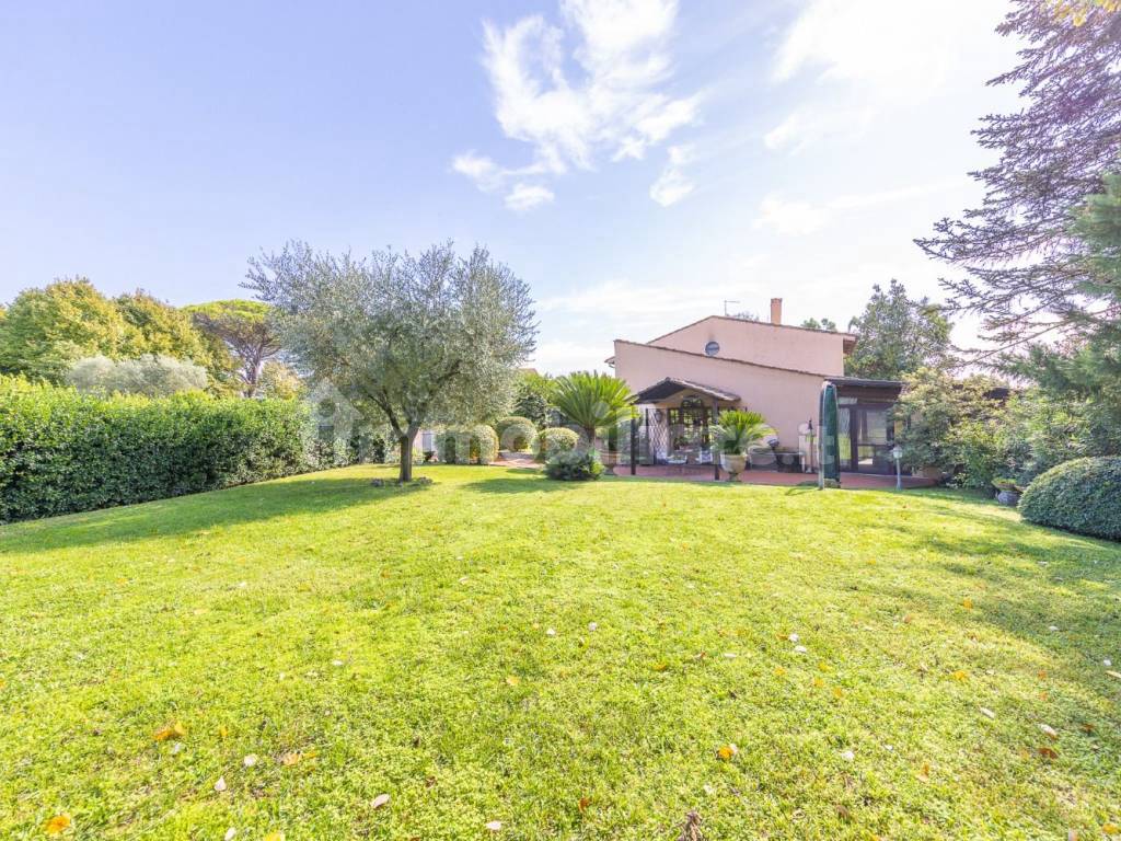 Vendita Villa unifamiliare in via Tiberina, 4 Capena. Ottimo stato ...