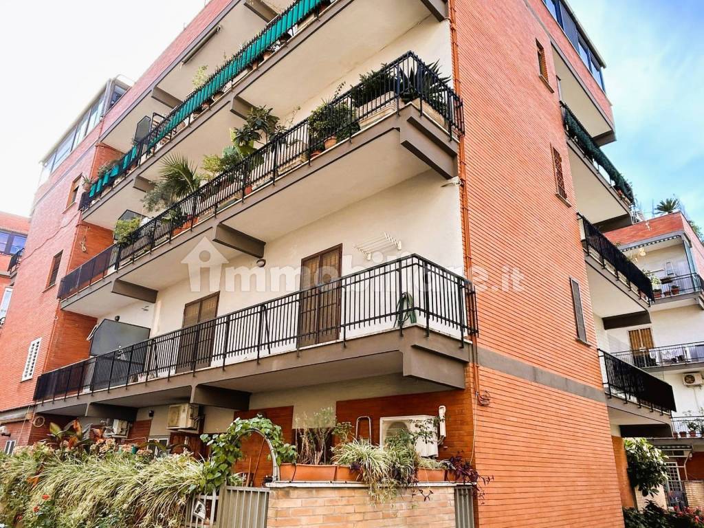 Vendita Appartamento Roma. Trilocale in via Giuseppe Belluzzo 37. Da ...