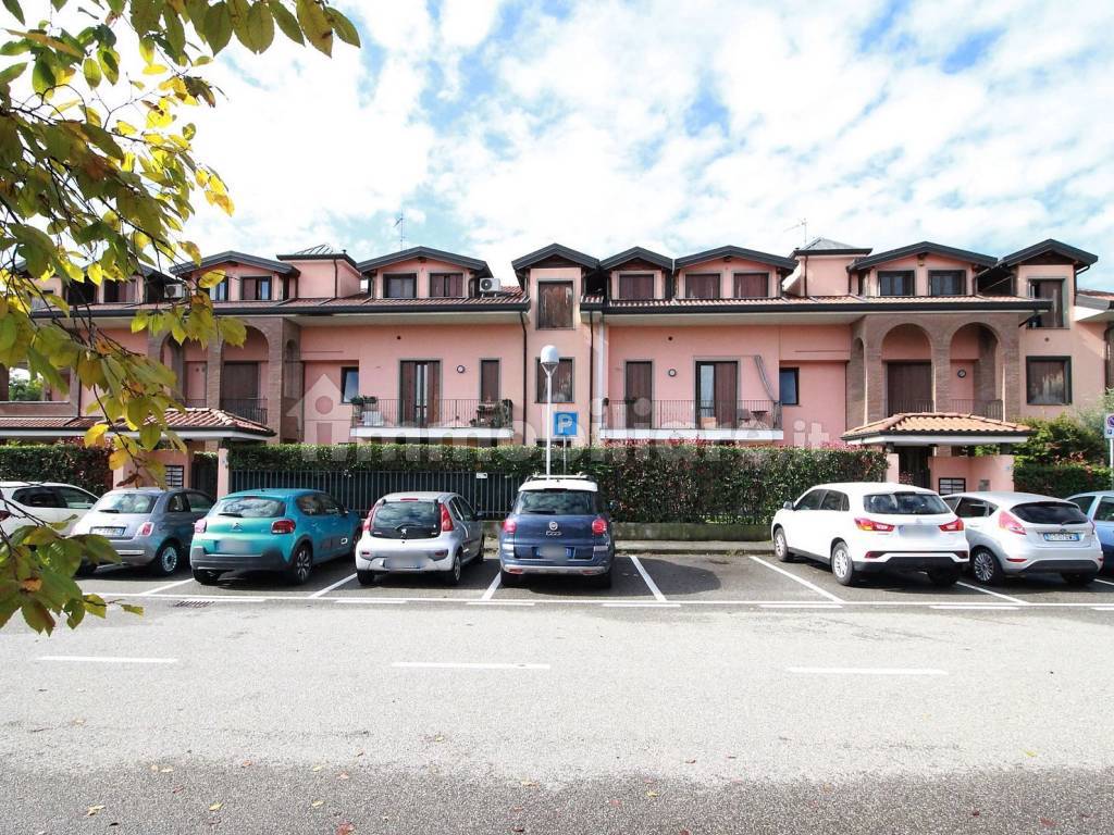 Vendita Appartamento Caponago. Bilocale in via Carlo Alberto Dalla ...