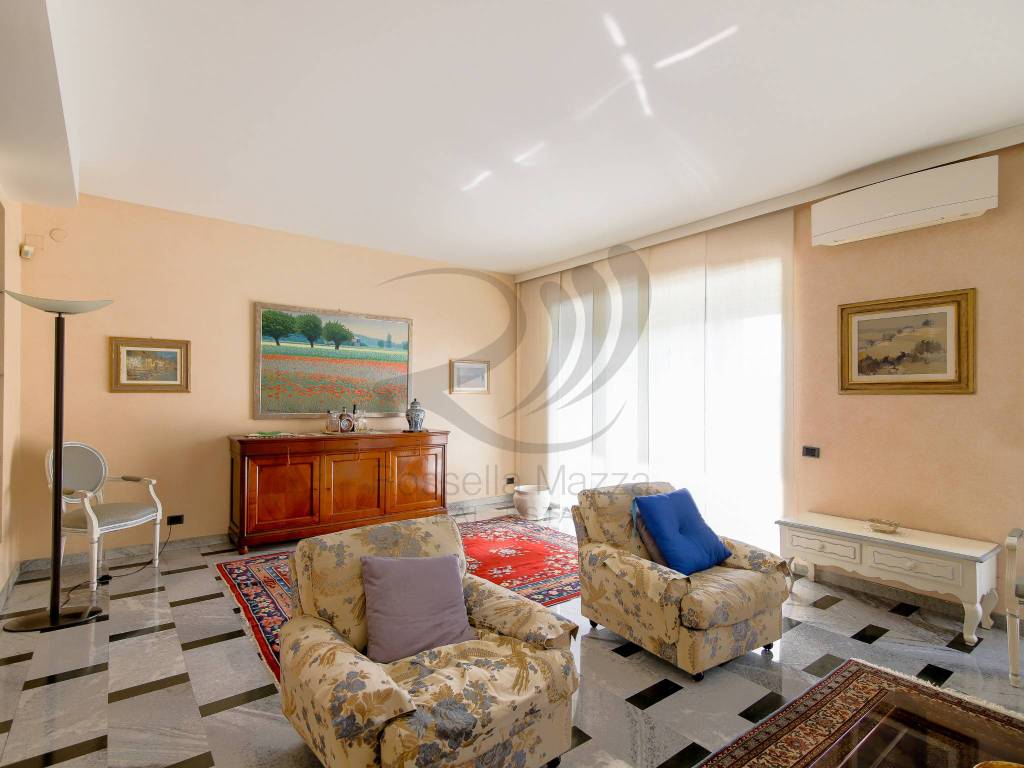 Rent Apartment Milan. 4-room flat in via Emanuele Filiberto 6. Good ...