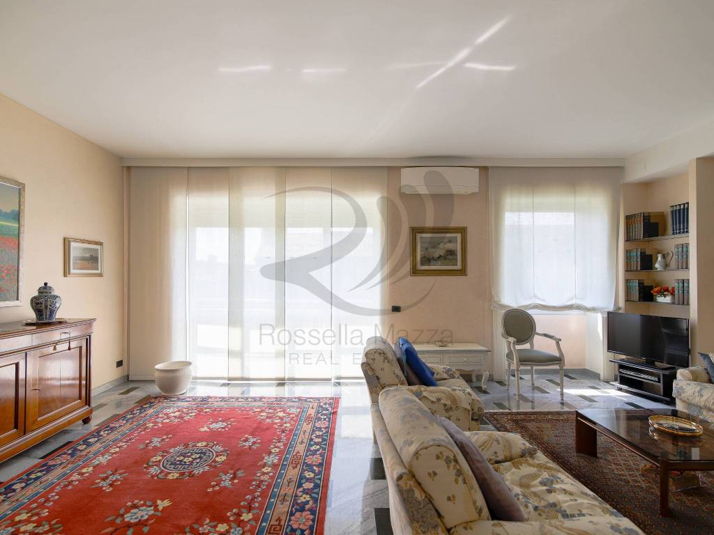 Rent Apartment Milan. 4-room flat in via Emanuele Filiberto 6. Good ...