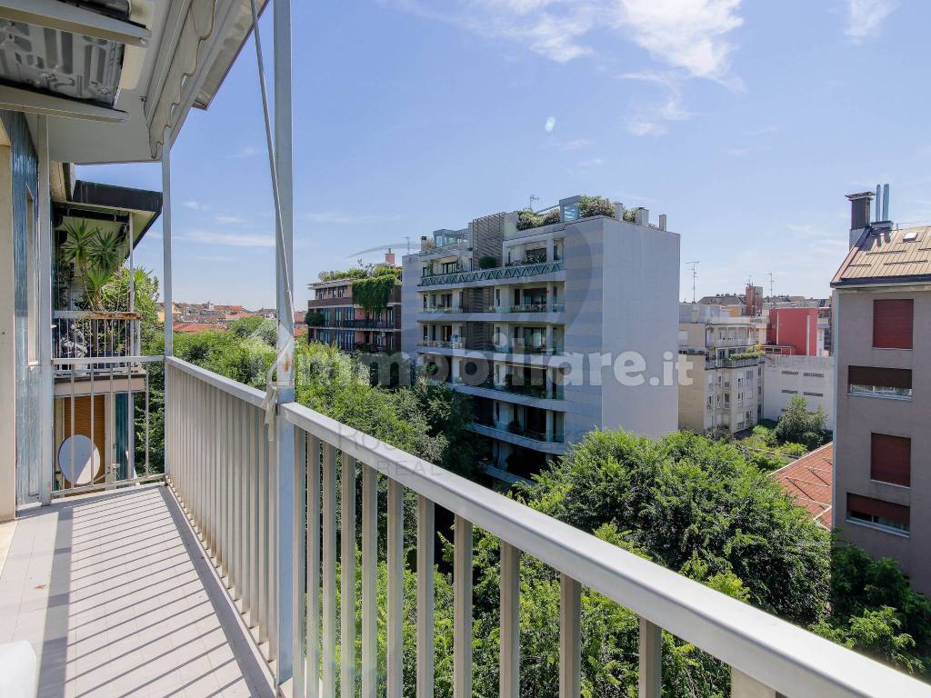 Rent Apartment Milan. 4-room flat in via Emanuele Filiberto 6. Good ...