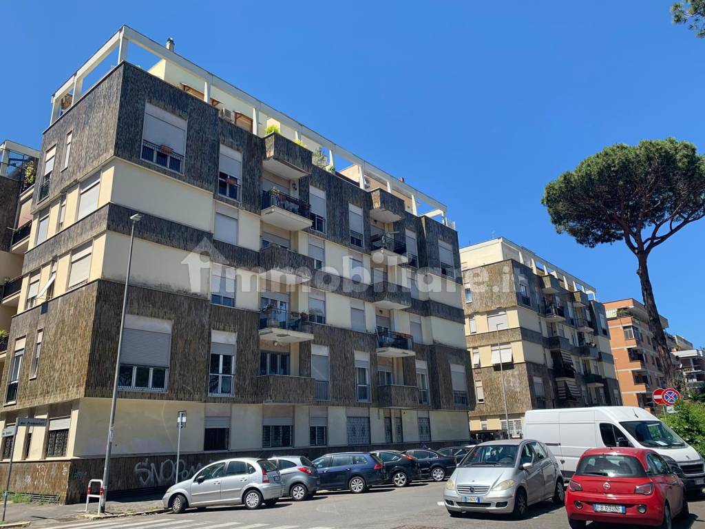 Vendita Appartamento Roma. Quadrilocale in viale dei Promontori. Da ...