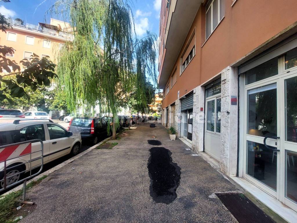 Locale commerciale via Ascanio Rivaldi, Roma, Rif. 115540649 ...