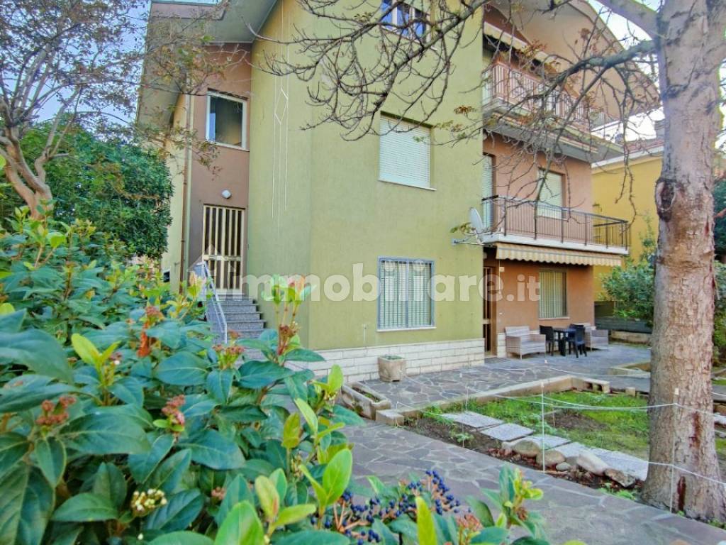 Vendita Appartamento in viale Emilio Praga 36. Rimini. Da ristrutturare ...