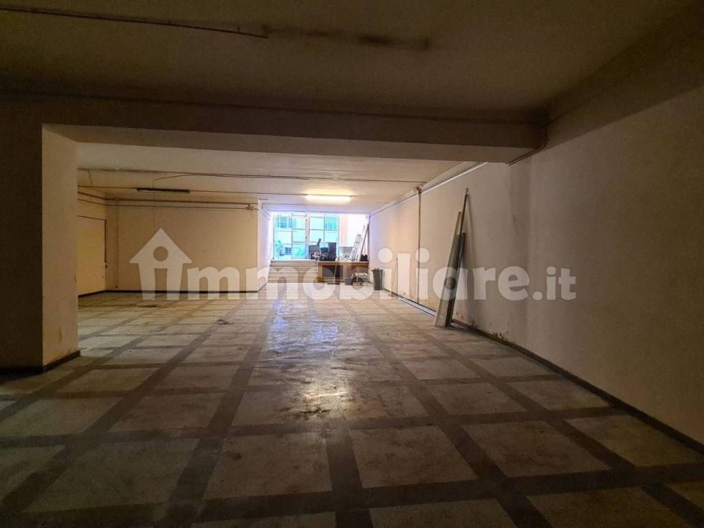 Commercial property via Barberini 69, Rome, Ref. 115578387 - Immobiliare.it