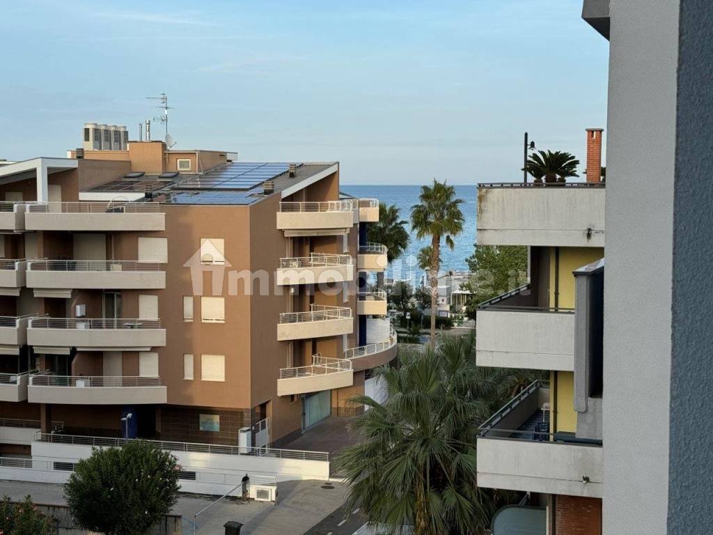 Vendita Appartamento Alba Adriatica. Trilocale in via Pompeo 11. Buono ...