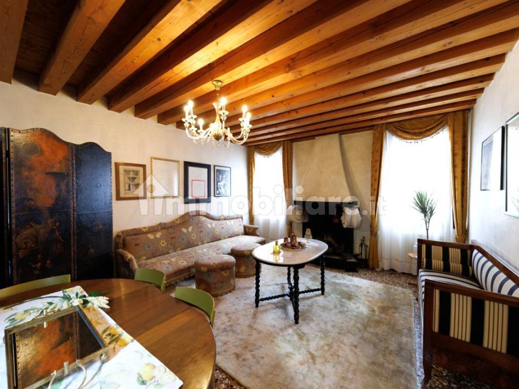 Palazzo - Edificio via Monache, Este, Rif. 115580501 - Immobiliare.it