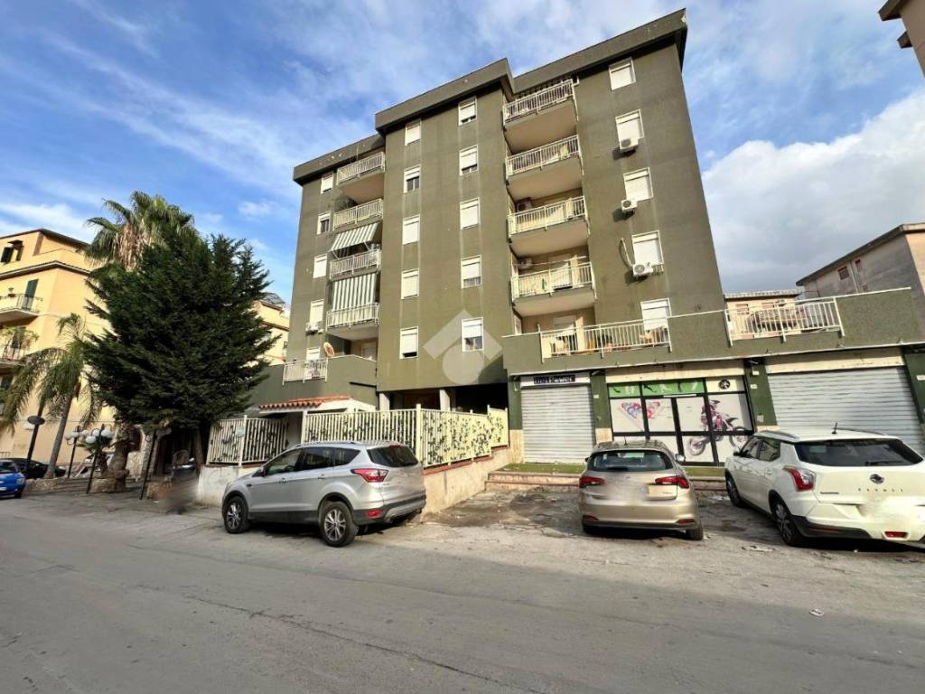 Vendita Appartamento Palermo. Trilocale in via Anapo 52. Da ...