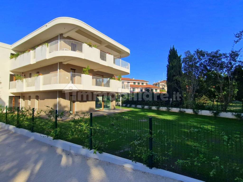 Vendita Appartamento Treviso. Quadrilocale in via Salvo D'Acquisto. Nuovo, piano terra, posto ...