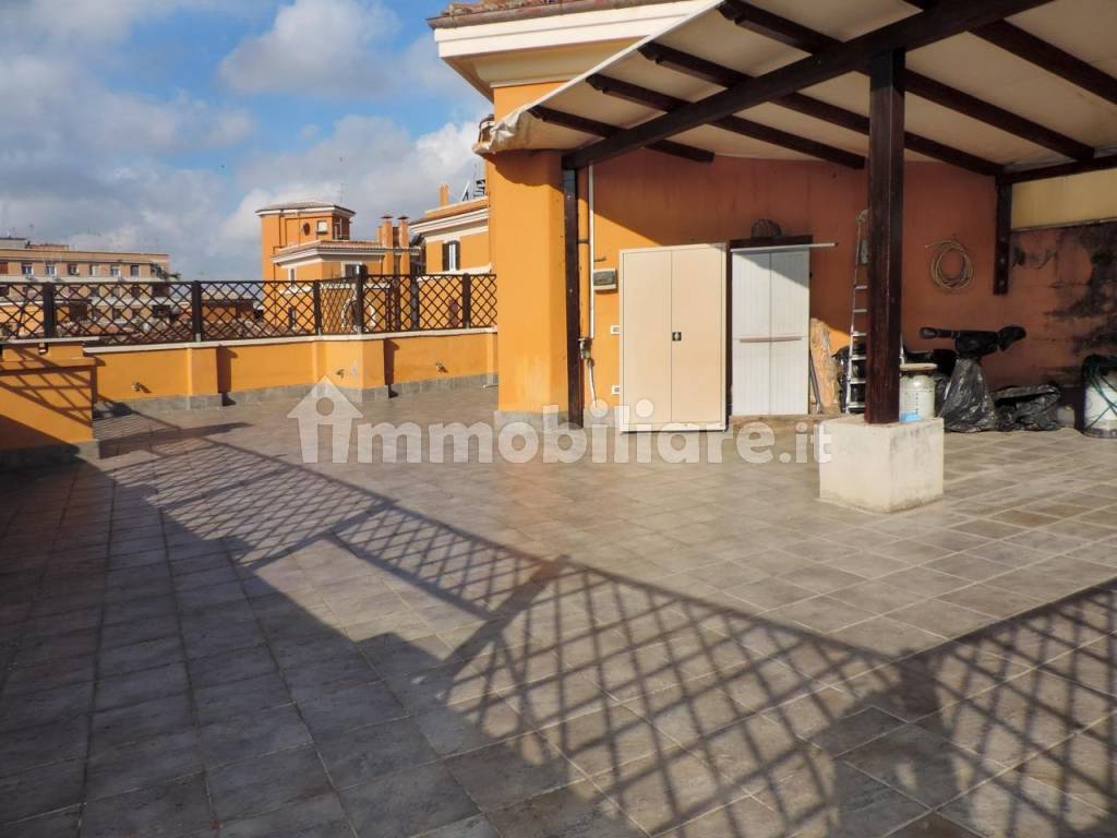 Vendita Soffitta in via Taranto 95 Roma. Con terrazza, rif. 115671607