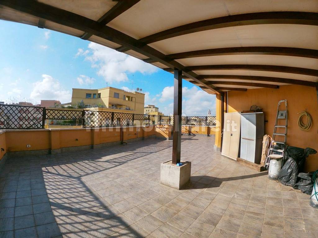 Vendita Soffitta in via Taranto 95 Roma. Con terrazza, rif. 115671607