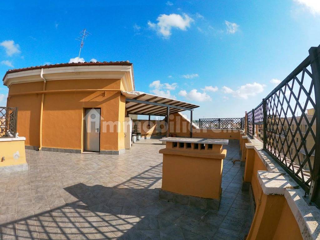 Vendita Soffitta in via Taranto 95 Roma. Con terrazza, rif. 115671607