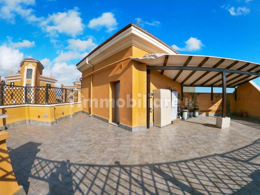 Vendita Soffitta in via Taranto 95 Roma. Con terrazza, rif. 115671607