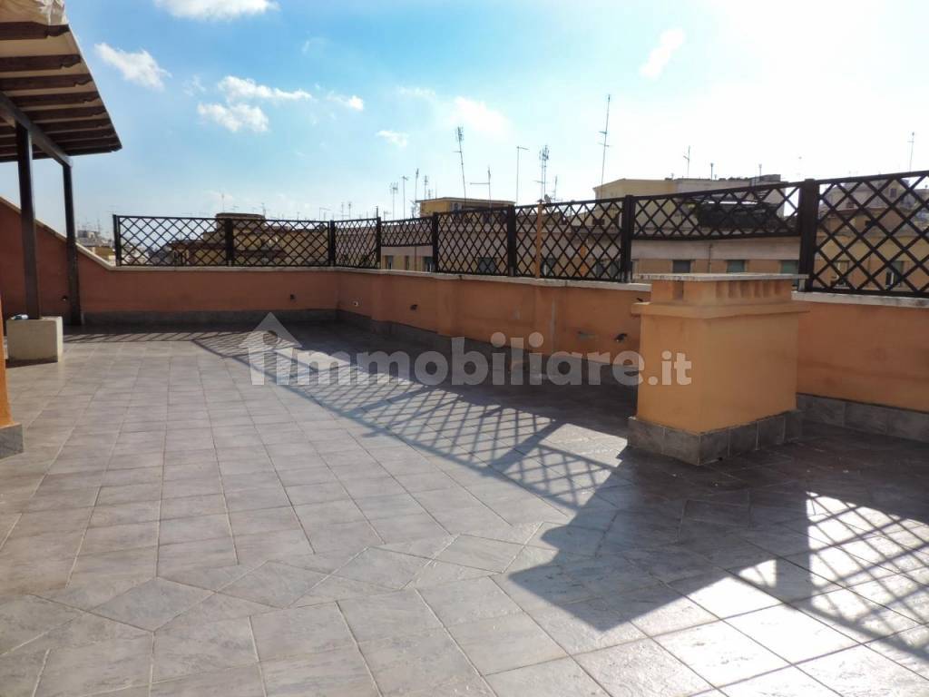 Vendita Soffitta in via Taranto 95 Roma. Con terrazza, rif. 115671607
