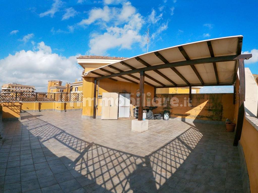 Vendita Soffitta in via Taranto 95 Roma. Con terrazza, rif. 115671607
