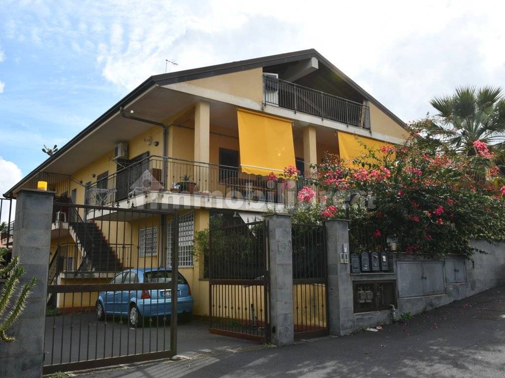 Vendita Appartamento San Pietro Clarenza. Quadrilocale in via Umberto ...